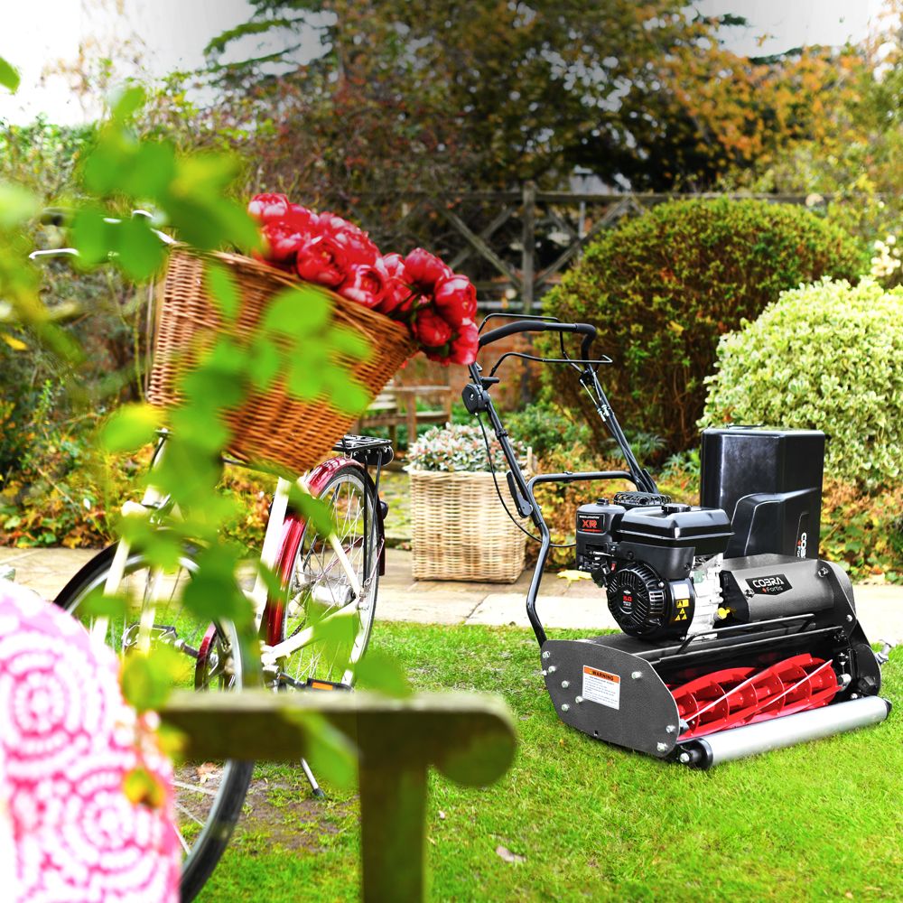 Cobra Fortis 25B 63cm/25" Self-Propelled Petrol Cylinder Lawn Mower