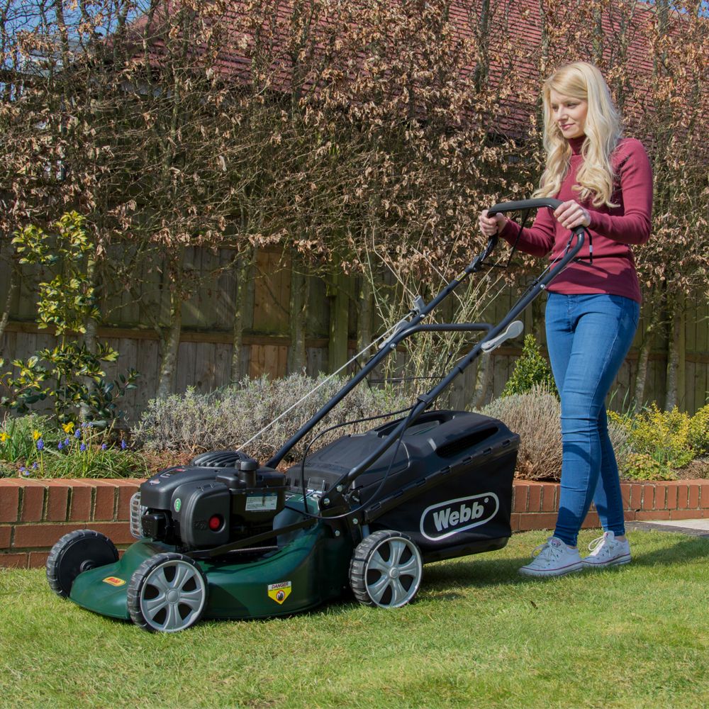 Webb WER460SP Classic 46cm (18") 4-in-1 Self-Propelled Petrol Lawn Mower